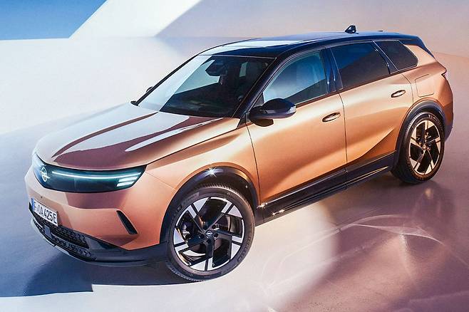스포티지·EV5 위협하는 신형 전기 SUV, 오펠 ‘그랜드랜드’ 공개 | EV-Hotissue