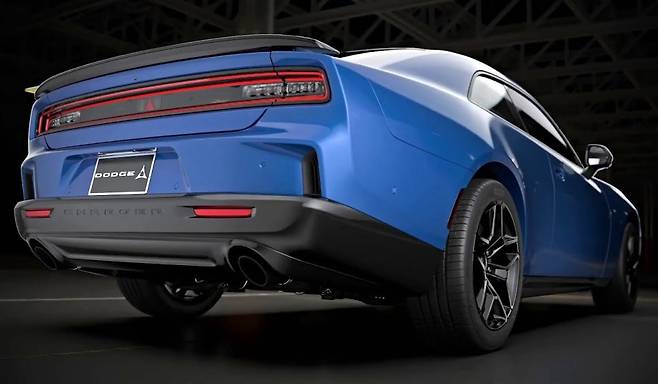 “스팅어 없앤 기아, 후회할지도…닷지는 6기통 부활시켰다” | EV-Hotissue