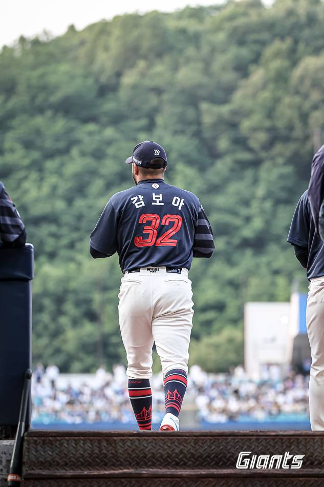 롯데에 온 158km 괴물투수는 왜 LG 포수가 무서울까…"나에게 위협을 주는 타자"