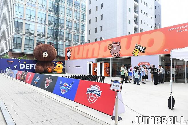 “농구의 관심으로 이어졌으면” 대박 터진 KBL 팝업스토어, 첫날 6시간 동안 약 1000명 몰렸다