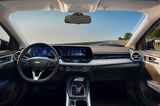 “이 디자인에 1.5 가솔린?”… 다시 돌아온 준중형 끝판왕 | EV-Hotissue