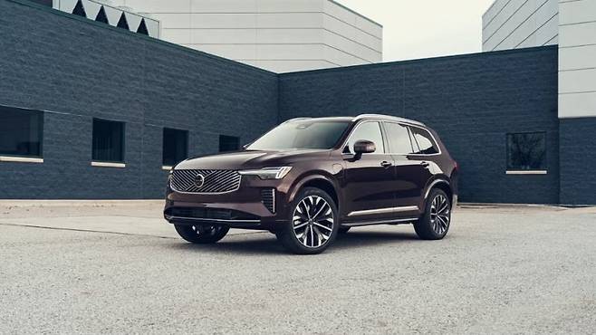 “GV80, X5, GLE 긴장해라!” 볼보 XC90 페이스리프트, 압도적 완성도! | 뉴잇