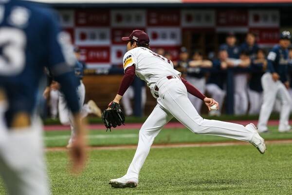 '이게 무슨' 안우진 충격의 어깨 부상, 과정도 '논란 투성이'…며칠 전 159.8km 던졌는데, 올해 복귀 무산되나