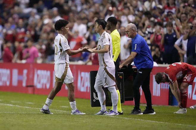 ‘소니 효과’ 미쳤다! 손흥민, MLS 데뷔전서 슈팅 3회+PK 획득까지 맹활약…LAFC, 시카고와 2-2 무승부