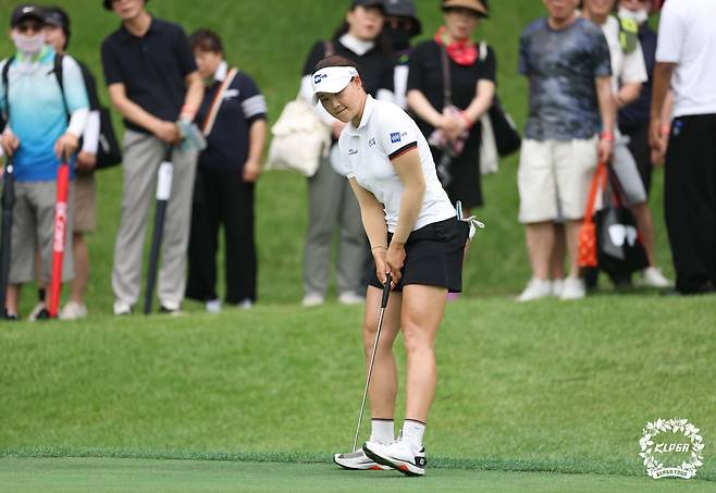 '10.7m 이글' 김민솔, BC·한경 레이디스컵 정상…KLPGA 첫 우승 감격