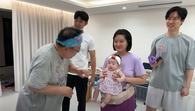 ‘73세’ 이용식, 손녀 위해 19kg 쏙 “배는 티가 안 나ㅠㅠ” (아뽀TV)