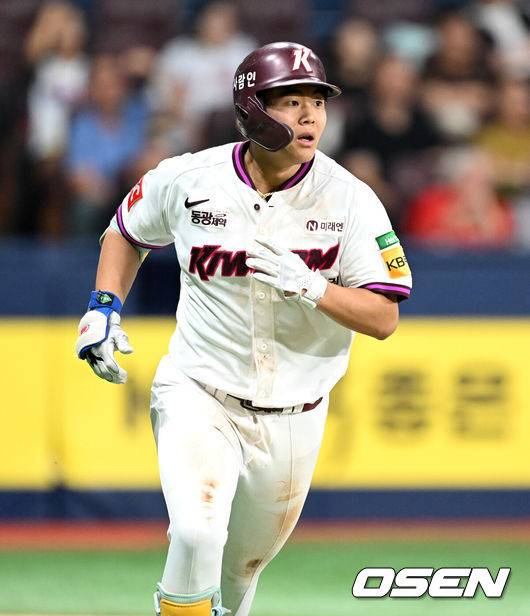 ‘데뷔 2번째 3안타 활약’ 1위 LG 무너뜨린 19살 신인 유격수 “오늘은 정말 행복한 하루” [오!쎈 고척]
