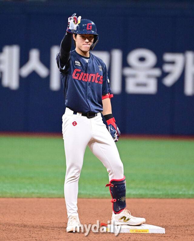 'KBO 폴리그 폭격' 그랜드슬램→2G 8안타 6타점! 롯데 내야의 미래 "내년 더 성장한 선수 되도록"