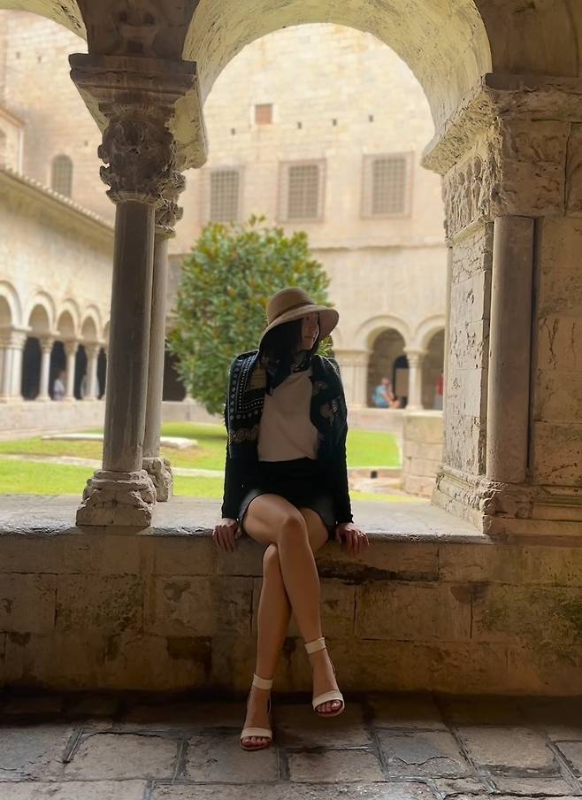 “남편은 20조 재벌+본인은 IQ 156 멘사 회원”… 완벽 그 자체인 여배우, 쇼츠룩 | 대본은 내운명