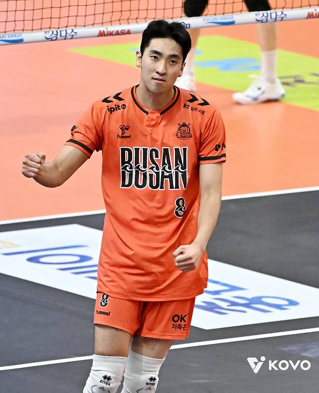 신영철 OK저축은행 감독 V리그 최초 300승…도로공사 10연승 질주(종합)