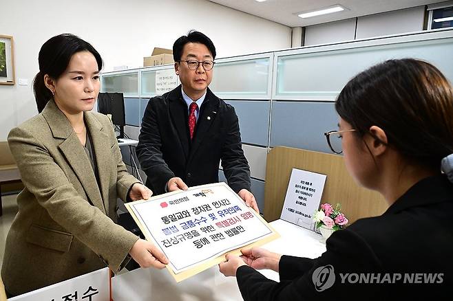 국힘·개혁신당, '통일교 특검법' 공동발의…제3자가 특검 추천
