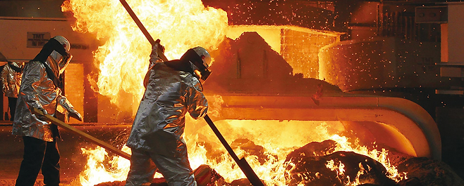 中 철강 밀어내기 비상…철강업계 “불공정 수입 막아야 산다”