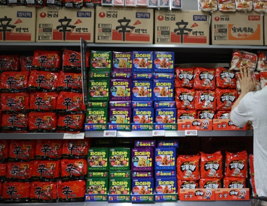 의사들이 라면 끓일 때 꼭 하는 행동, 이거 안 하면 절대 안 먹습니다. | 건강하루한스푼