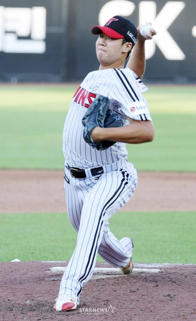 "프로에서 보자" 20년 차 베테랑이 기억한 '중3 꼬마', 염경엽도 콕 집은 'LG 기대주' 됐다