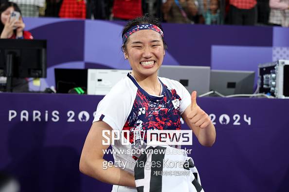 이례적 상황 발생! 원숭이도 '안세영 플레이' 보고 싶었나...인도오픈 관중석에 '원숭이' 등장→강민혁도 '깜짝'