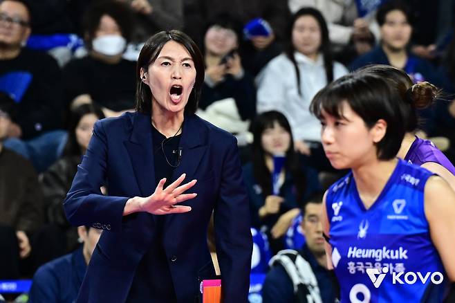 연승 행진 달리던 흥국생명·IBK의 ‘승점 6 짜리’ 진검 승부를 기대했는데…‘누가 누가 더 못하나’ 경쟁 끝에 흥국생명이 이겼다 [화성 현장 리뷰]