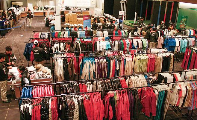 민학수의 골프 오디세이 Interview 40주년 맞은 석교상사 이민기 회장 위기 견디면 기회 돌아와사랑나눔 골프 대회 가장 큰 보람”